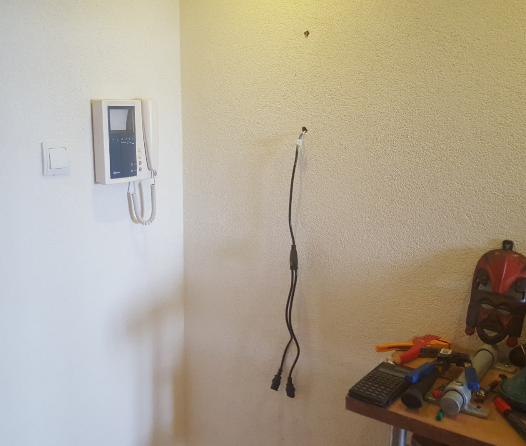 Dual Photo Webpage With Angular Timdows